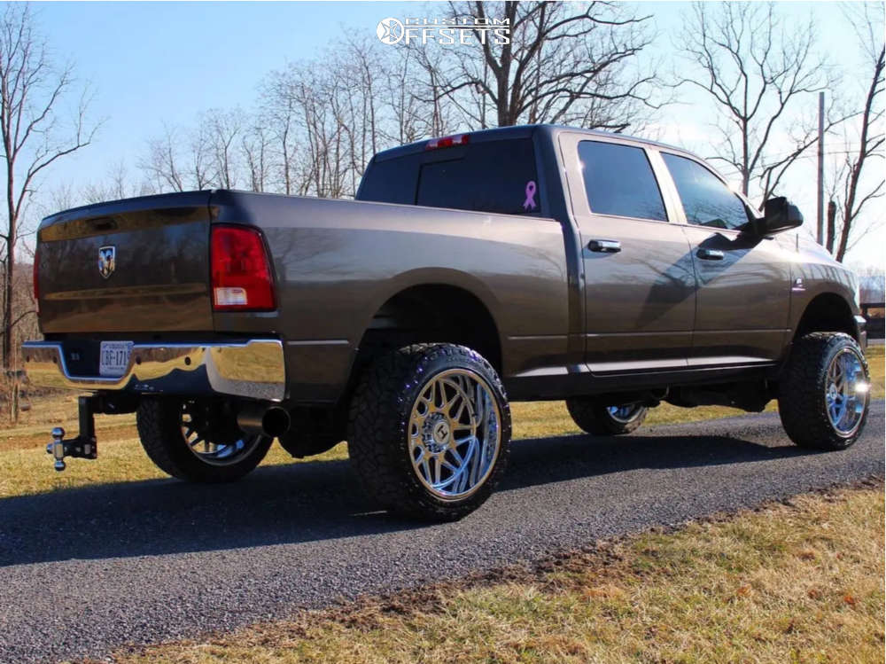 2016 Ram 2500 with 22x12 -44 Hostile Sprocket H108 and 33/12.5R22 Nitto ...