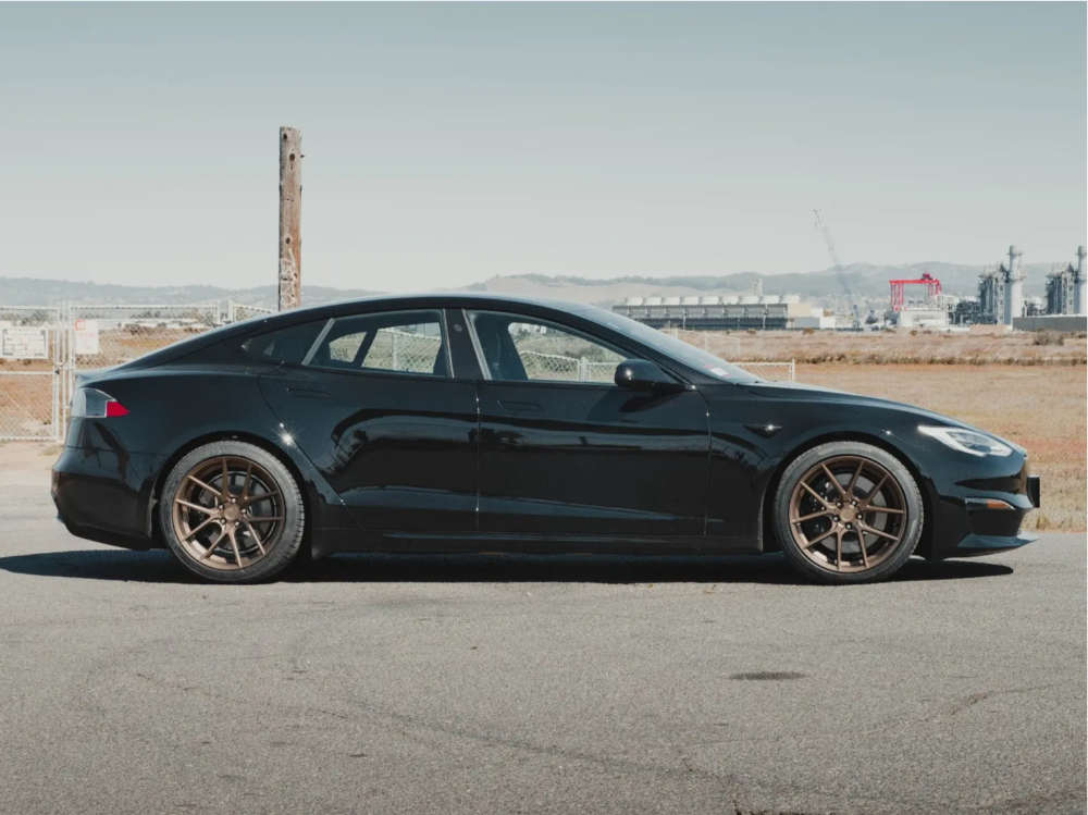 2022 Tesla S with 20x9 35 Aodhan Aff3 and 255/40R20 Michelin Pilot ...