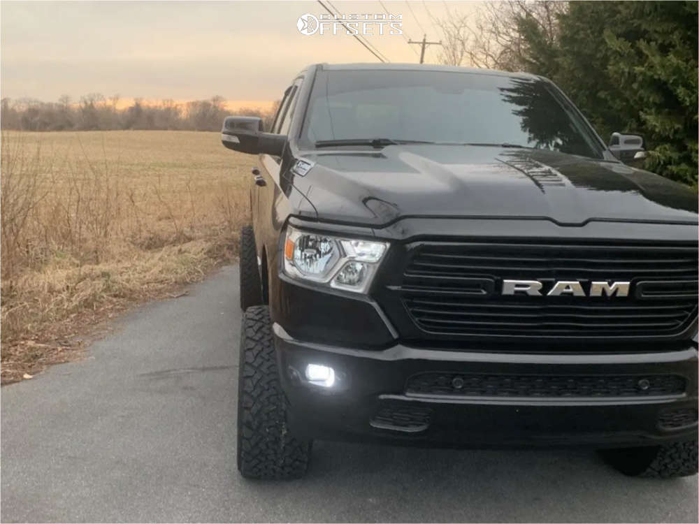 2021 Ram 1500 with 22x12 -51 Vision Rocker and 33/12.5R22 Venom Power ...