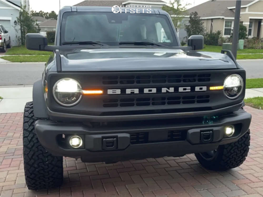 2022 Ford Bronco with 22x10 -19 Vision Rocker 412 and 33/12.5R22 Venom ...