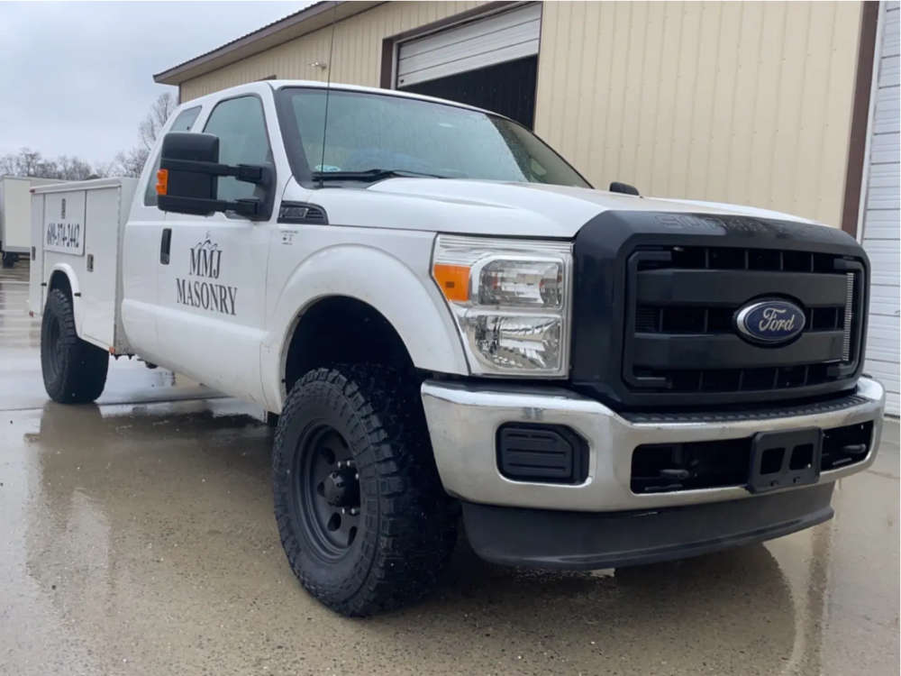 2014 Ford F-250 Super Duty with 17x9 -12 Ultra Type 164 and 33/12.5R17 ...