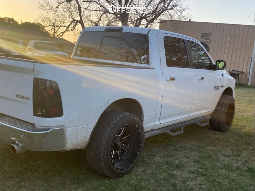 2016 Ram 1500 with 22x12 -44 Fuel Maverick D610 and 33/12.5R22 Venom ...