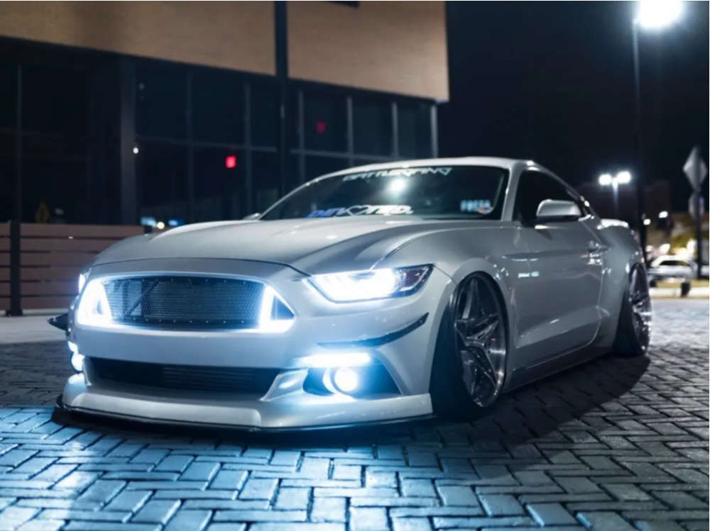 2016 Ford Mustang with 20x10.5 35 Rotiform Forged VDA and 225/35R20 ...