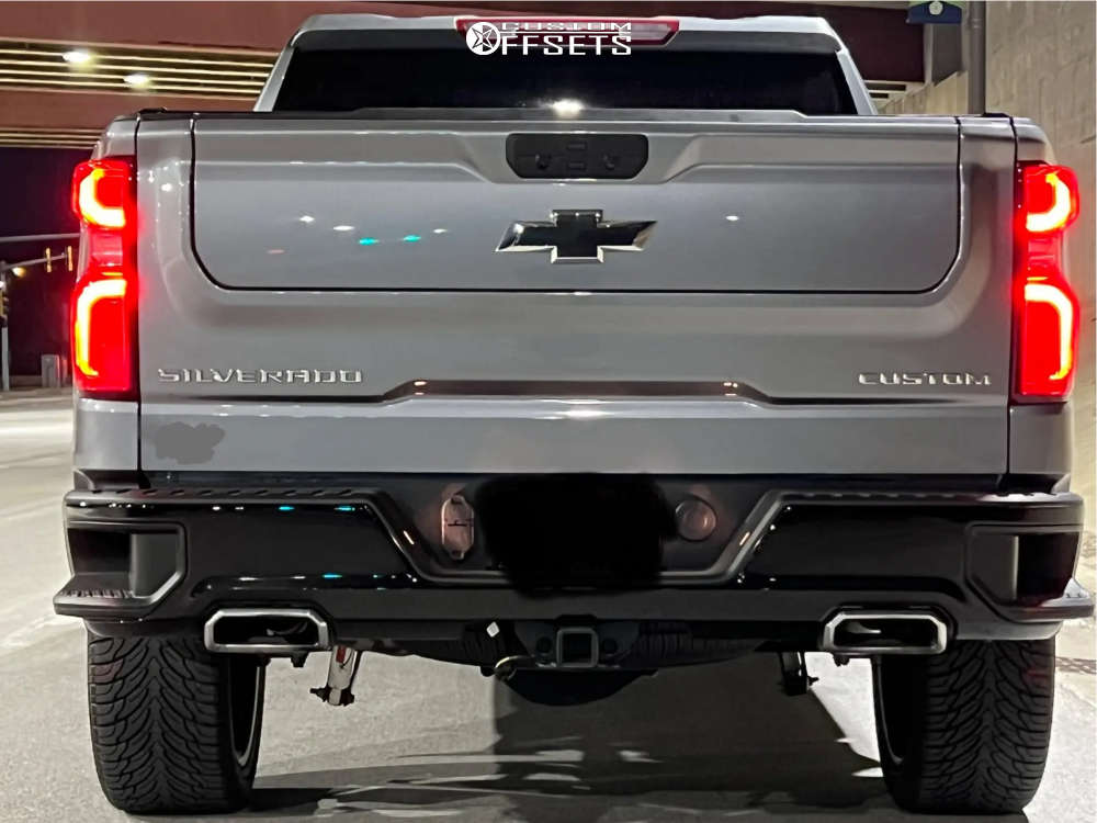 2021 Chevrolet Silverado 1500 with 22x10 30 MRR T228 and 305/40R22 ...