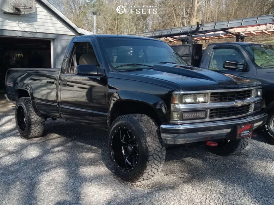 1998 Chevrolet K2500 with 20x12 -44 Moto Metal Mo962 and 33/12.5R20 ...