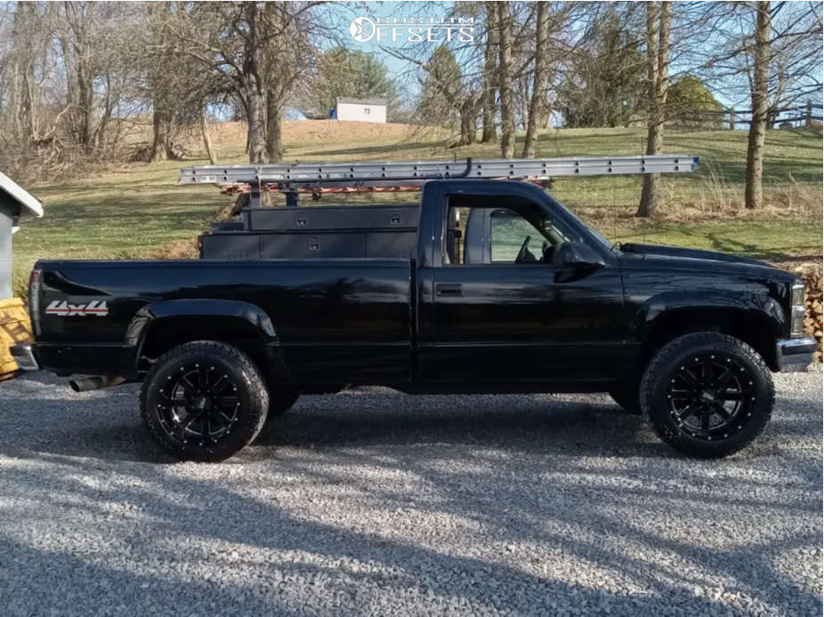 1998 Chevrolet K2500 with 20x12 -44 Moto Metal Mo962 and 33/12.5R20 ...