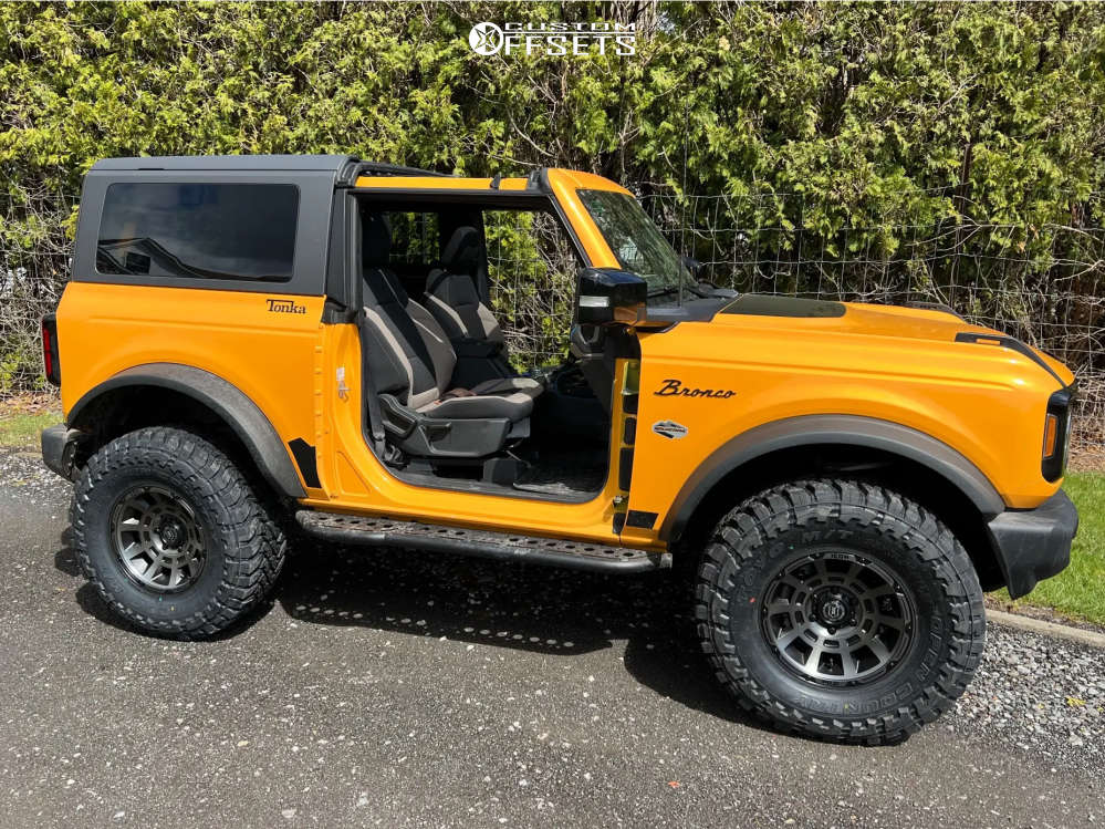 2021 Ford Bronco with 17x8.5 Icon Alloys Thrust and 35/12.5R17 Toyo ...