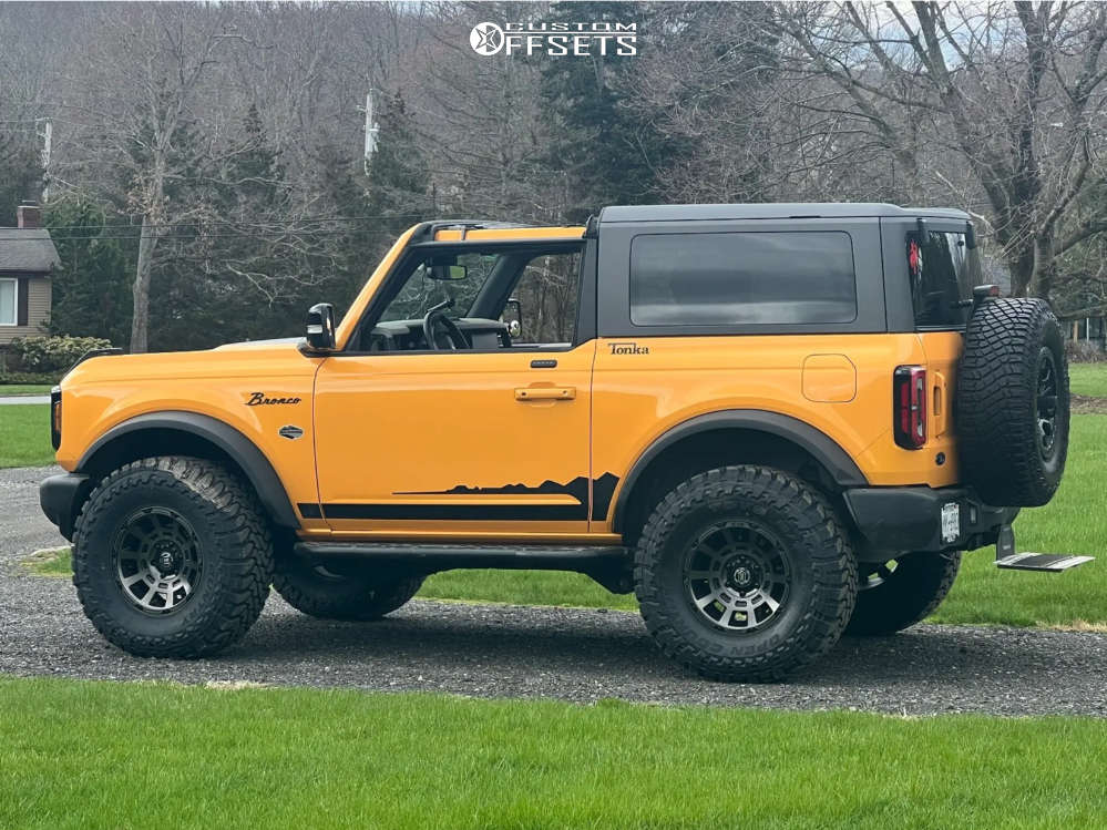 2021 Ford Bronco with 17x8.5 Icon Alloys Thrust and 35/12.5R17 Toyo ...