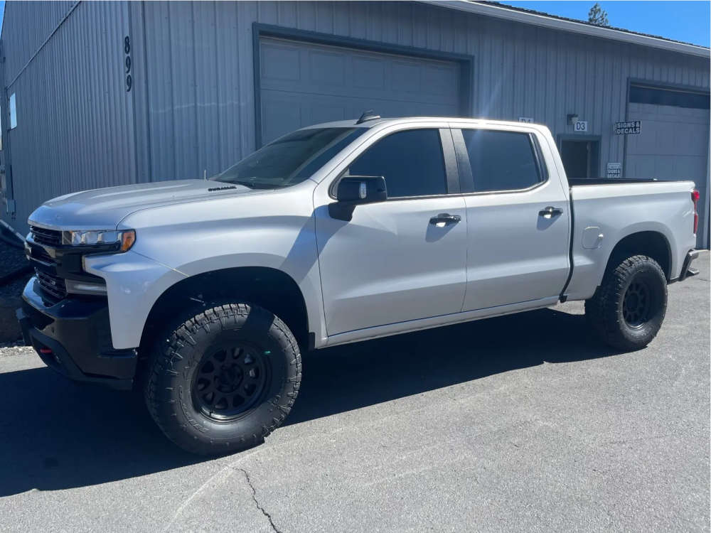 2022 Chevrolet Silverado 1500 with 17x8.5 0 Method Mr316 and 315/70R17 ...