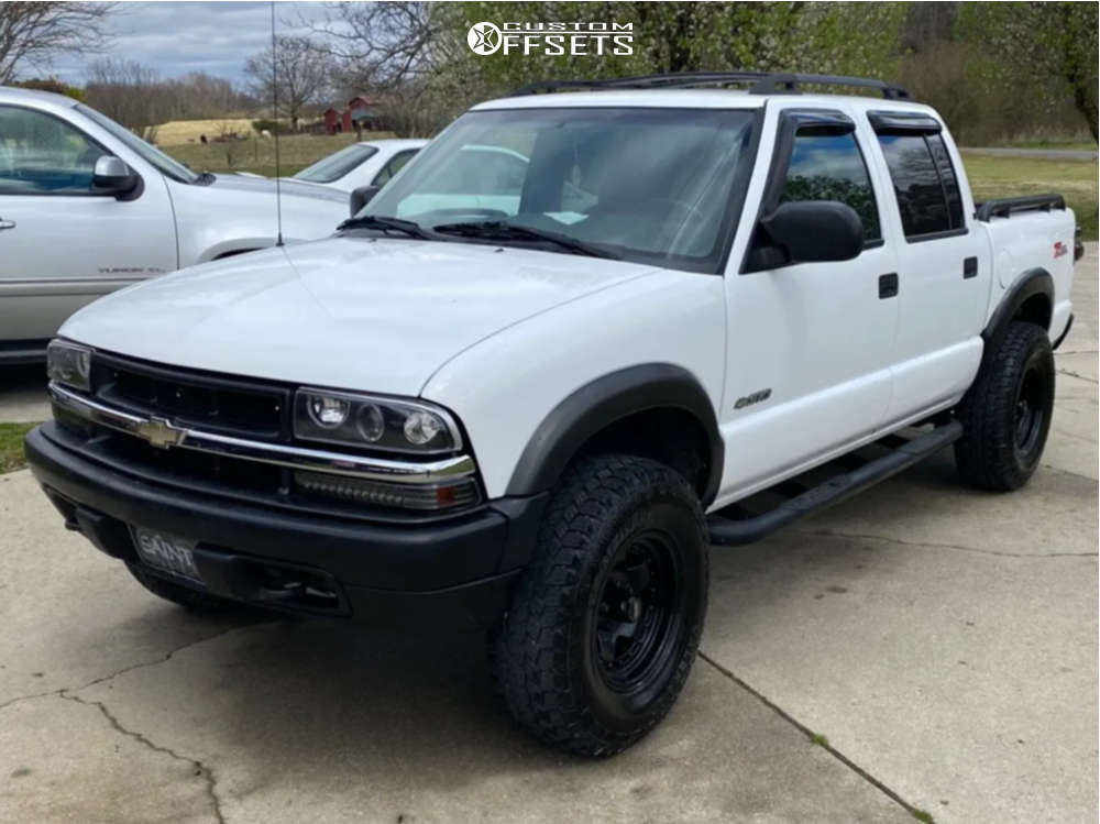 2003 Chevrolet S10 with 15x7 -6 American Racing Ar23 and 31/10.5R15 ...