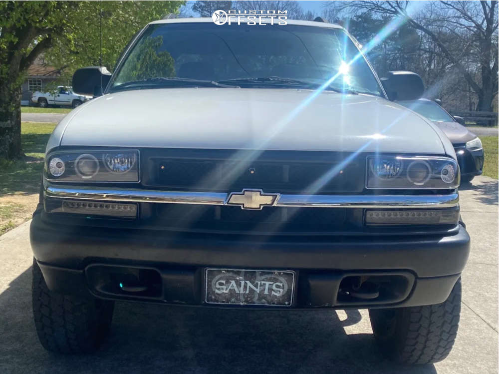 2003 Chevrolet S10 with 15x7 -6 American Racing Ar23 and 31/10.5R15 ...