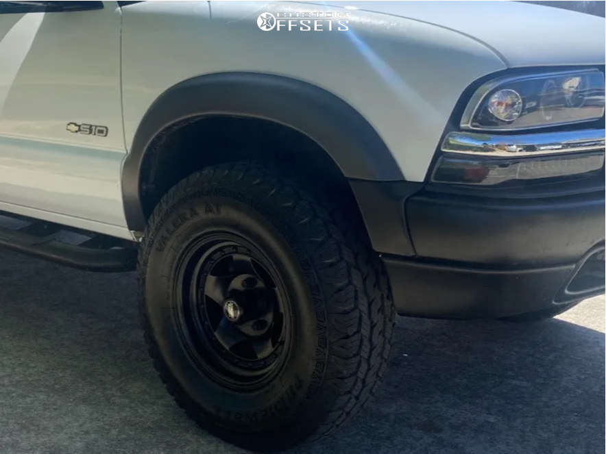 2003 Chevrolet S10 with 15x7 -6 American Racing Ar23 and 31/10.5R15 ...