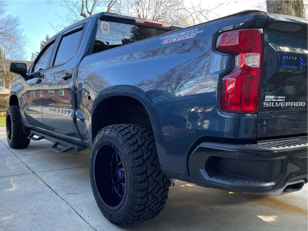 2021 Chevrolet Silverado 1500 with 20x12 -44 XD Grenade and 33/12.5R20 ...