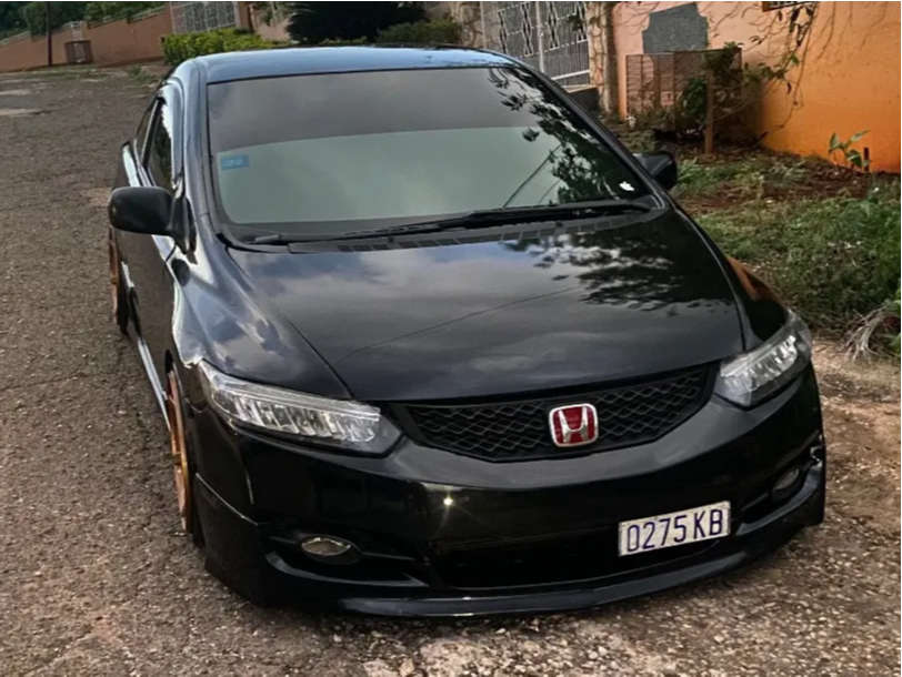 2007 Honda Civic with 17x9 30 STR STR 521 and 205/40R17 Triangle ...