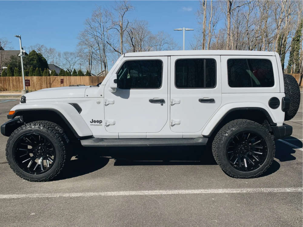 2019 Jeep Wrangler with 22x12 -44 V-Rock Recoil and 35/12.5R22 Venom ...