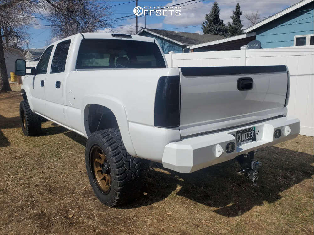 2004 Chevrolet Silverado 2500 HD with 20x10 -18 Method Mr305 and 33/12 ...