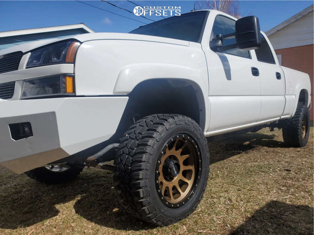2004 Chevrolet Silverado 2500 HD with 20x10 -18 Method Mr305 and 33/12 ...