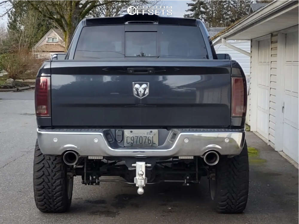2015 Ram 1500 with 22x12 -44 TIS 544C and 33/12.5R22 Toyo Tires Open ...
