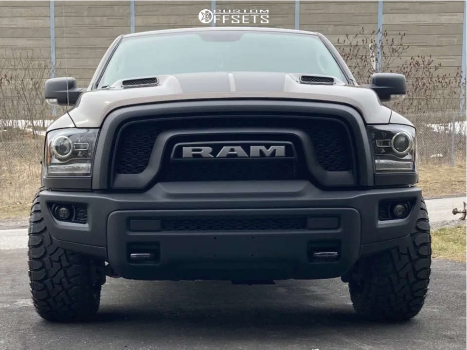 2020 Ram 1500 Classic with 20x12 -41 Moto Metal Mo962 and 33/12.5R20 ...