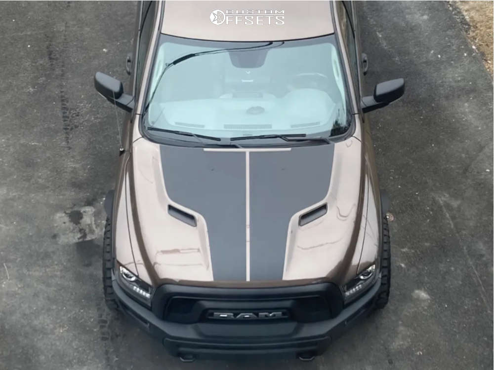 2020 Ram 1500 Classic with 20x12 -41 Moto Metal Mo962 and 33/12.5R20 ...