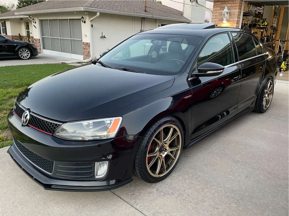 2014 Volkswagen Jetta with 18x9 42 Konig Freeform and 235/40R18 ...