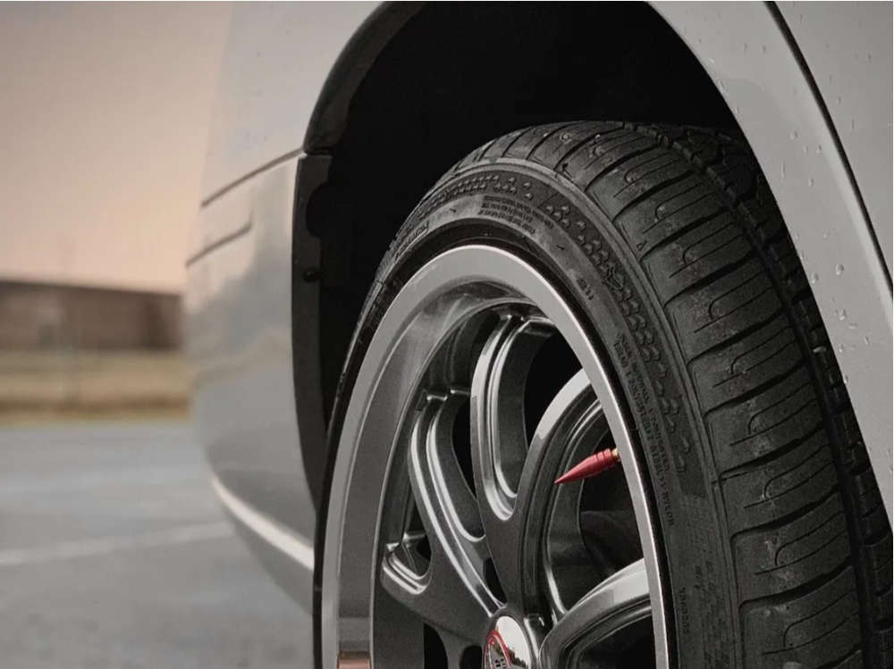 2005 Chevrolet Impala with 18x8.5 32 Vision Torque and 225/40R18 ...