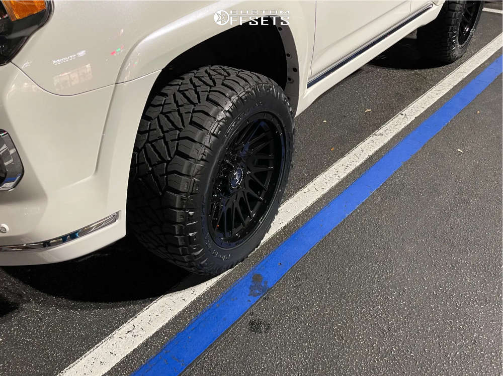 2022 Toyota 4Runner with 20x10 -25 Motiv Offroad Mutant and 33/12.5R20 ...