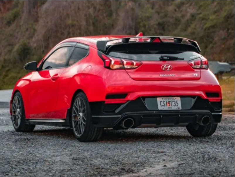 2020 Hyundai Veloster N with 18x8.5 45 Rotiform Rse and 225/45R18 ...