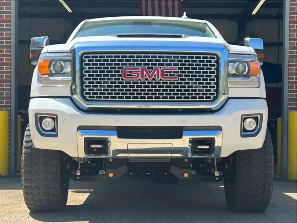 2017 GMC Sierra 2500 HD with 20x12 -44 Fuel Lethal and 35/12.5R20 ...