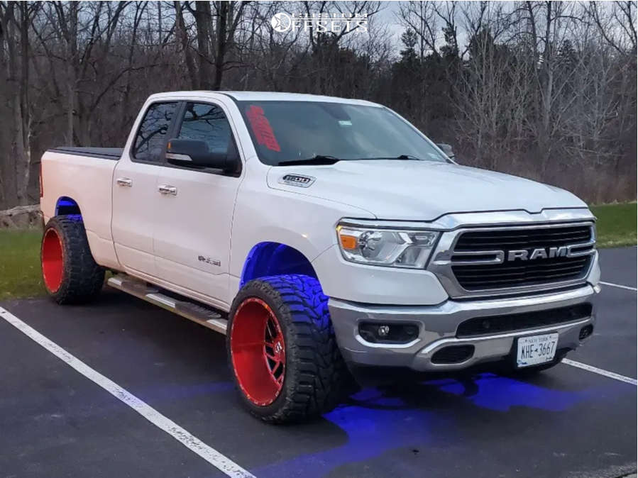2019 Ram 1500 with 22x14 -76 TIS 544RM and 33/12.5R22 Versatyre Mt and ...