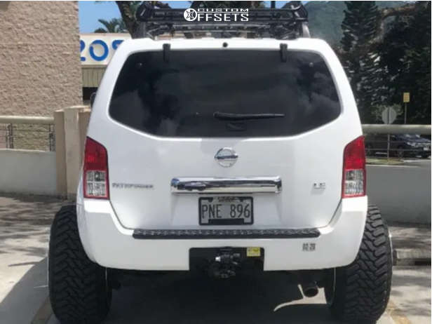 2007 Nissan Pathfinder with 22x14 -76 Scorpion Sc29 and 33/12.5R22 ...
