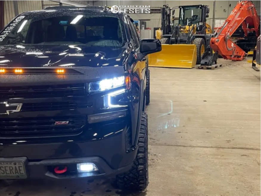 2021 Chevrolet Silverado 1500 with 22x10 -18 Fuel Cleaver D574 and 33/ ...