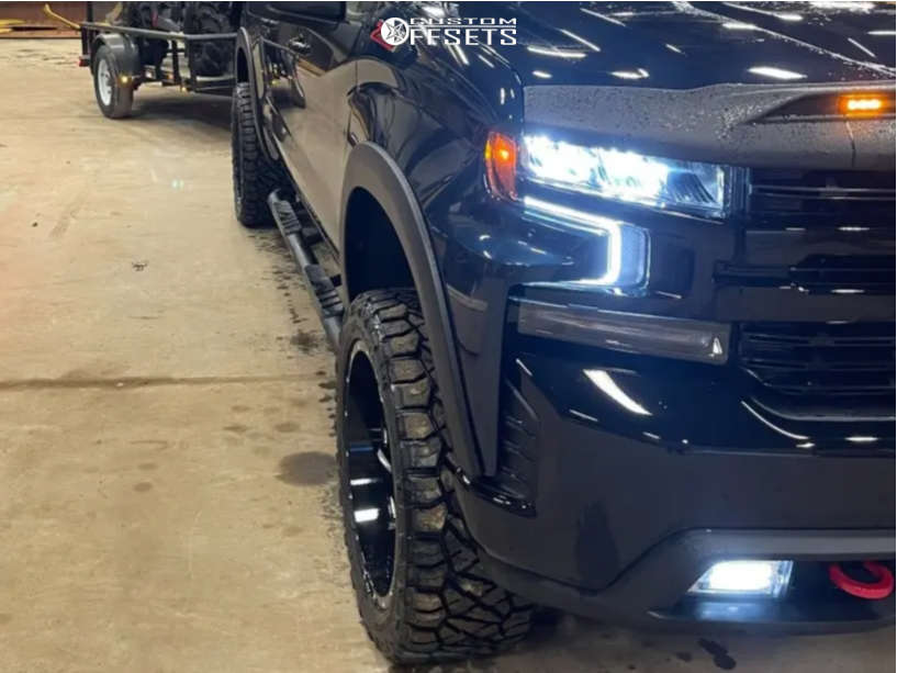 2021 Chevrolet Silverado 1500 with 22x10 -18 Fuel Cleaver D574 and 33/ ...