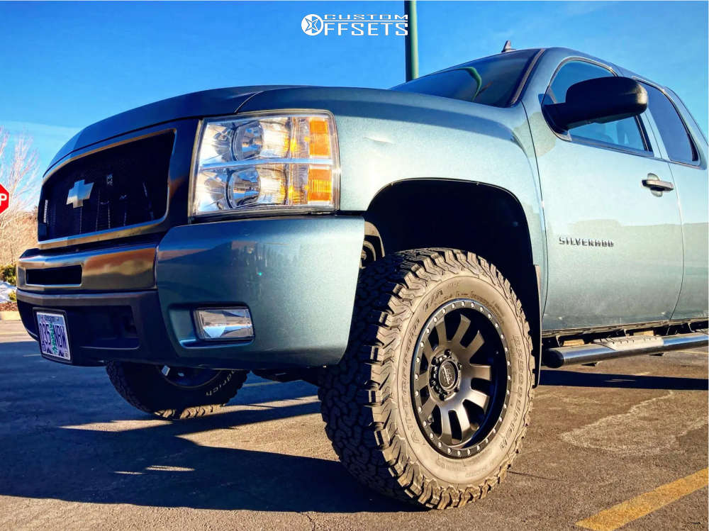 2011 Chevrolet Silverado 1500 with 18x9 Pro Comp Series 46 and 275 ...