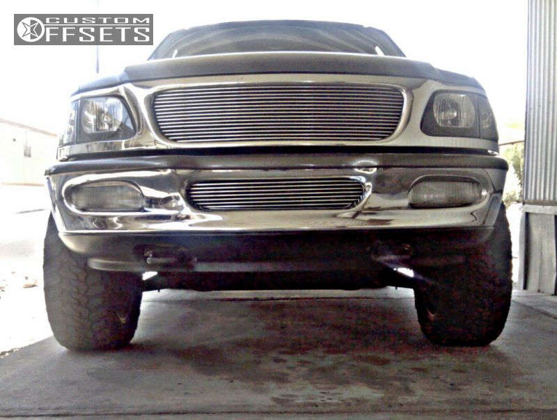 1998 Ford Expedition with 20x10 -12 Fuel Hostage and 33/12.5R20 Antares ...