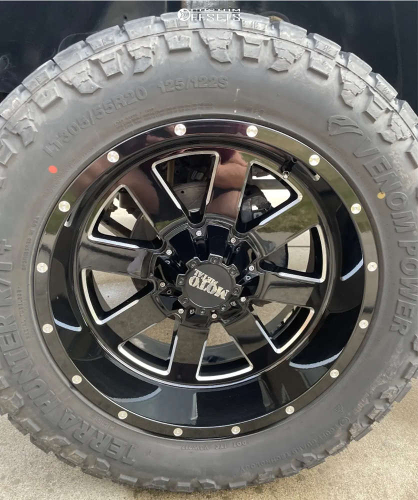 2004 GMC Sierra 1500 with 20x10 -24 Moto Metal Mo962 and 305/55R20 ...