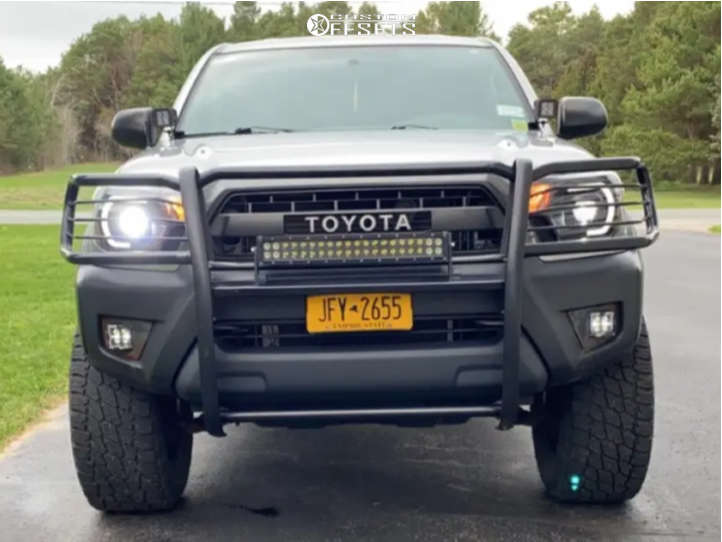 2015 Toyota Tacoma with 18x9 -12 Method Mr305 and 305/60R18 Nitto Terra ...
