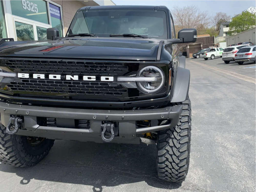 2022 Ford Bronco with 17x8.5 0 Method Mr305 and 37/12.5R17 Toyo Tires ...