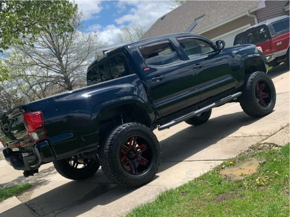 2020 Toyota Tacoma with 20x10 -25 Vision Razor and 35/12.5R20 Milestar ...