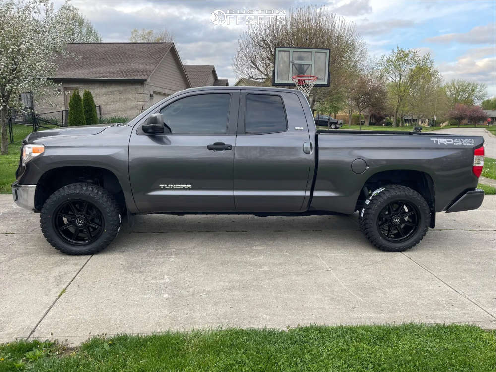 2016 Toyota Tundra with 20x10 -12 Motiv Offroad Balast and 33/12.5R20 ...