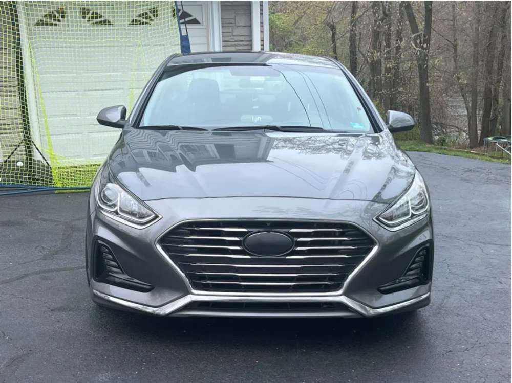 2018 Hyundai Sonata with 19x8.5 35 AVID1 AV20 and 245/35R19 Michelin ...