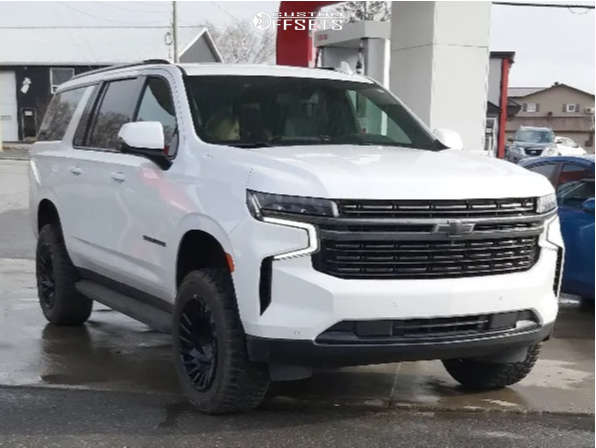 2021 Chevrolet Suburban with 20x10 -18 Fuel Cyclone and 33/12.5R20 ...