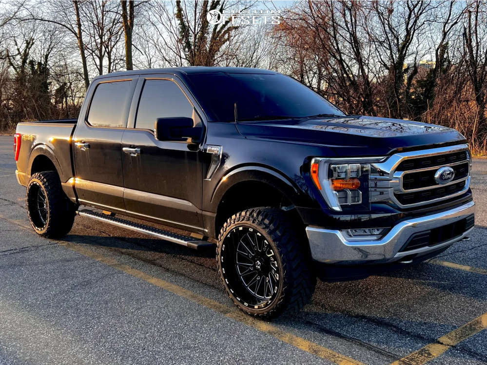 2021 Ford F-150 with 22x12 -44 TIS 547BM and 33/12.5R22 Atturo Trail ...