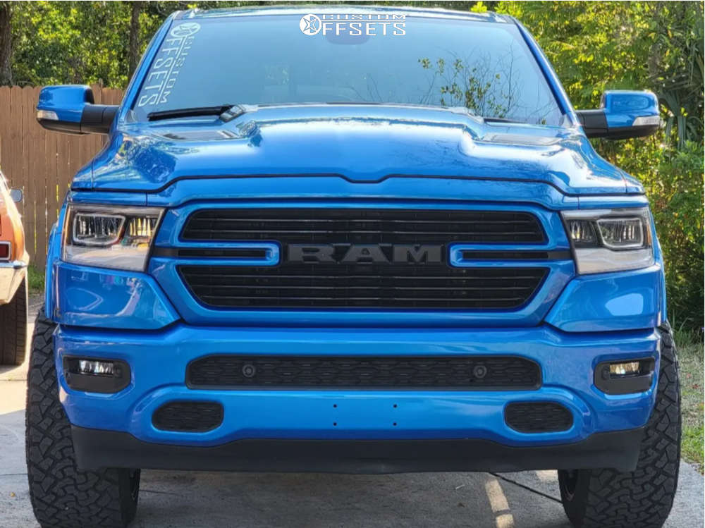2020 Ram 1500 with 22x12 -44 K2 Offroad Shockwave and 33/12.5R22 Venom ...