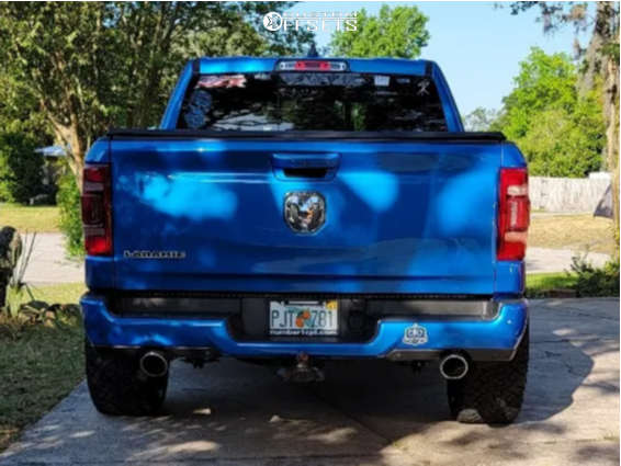 2020 Ram 1500 with 22x12 -44 K2 Offroad Shockwave and 33/12.5R22 Venom ...