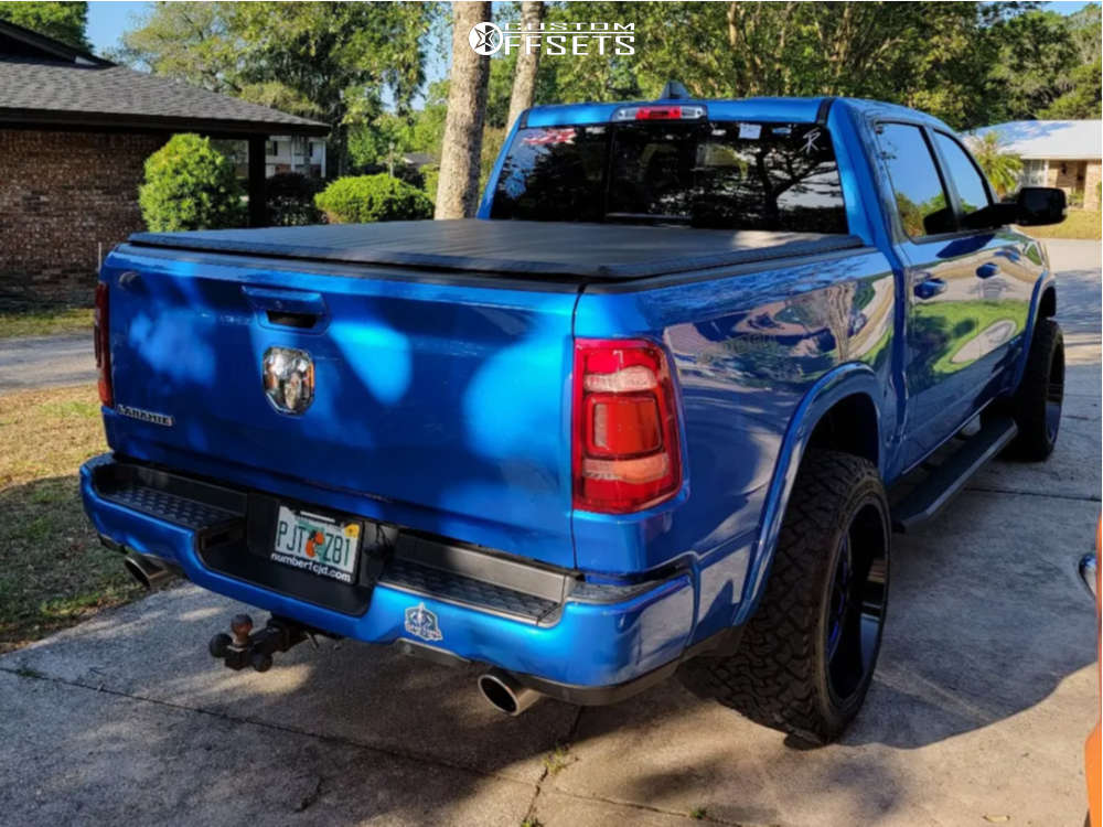 2020 Ram 1500 with 22x12 -44 K2 Offroad Shockwave and 33/12.5R22 Venom ...