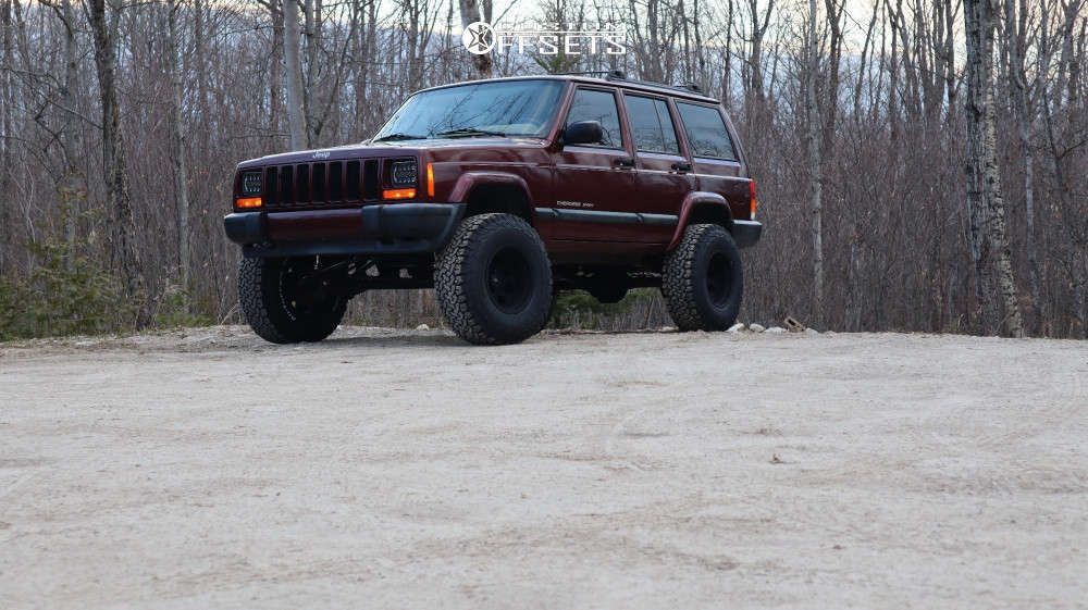 2000 Jeep Cherokee with 15x10 -47 Pro Comp 69 and 32/11.5R15 BFGoodrich ...