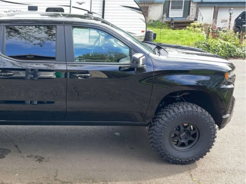 2020 Chevrolet Silverado 1500 with 17x8.5 0 Method Grid and 37/12.5R17 ...
