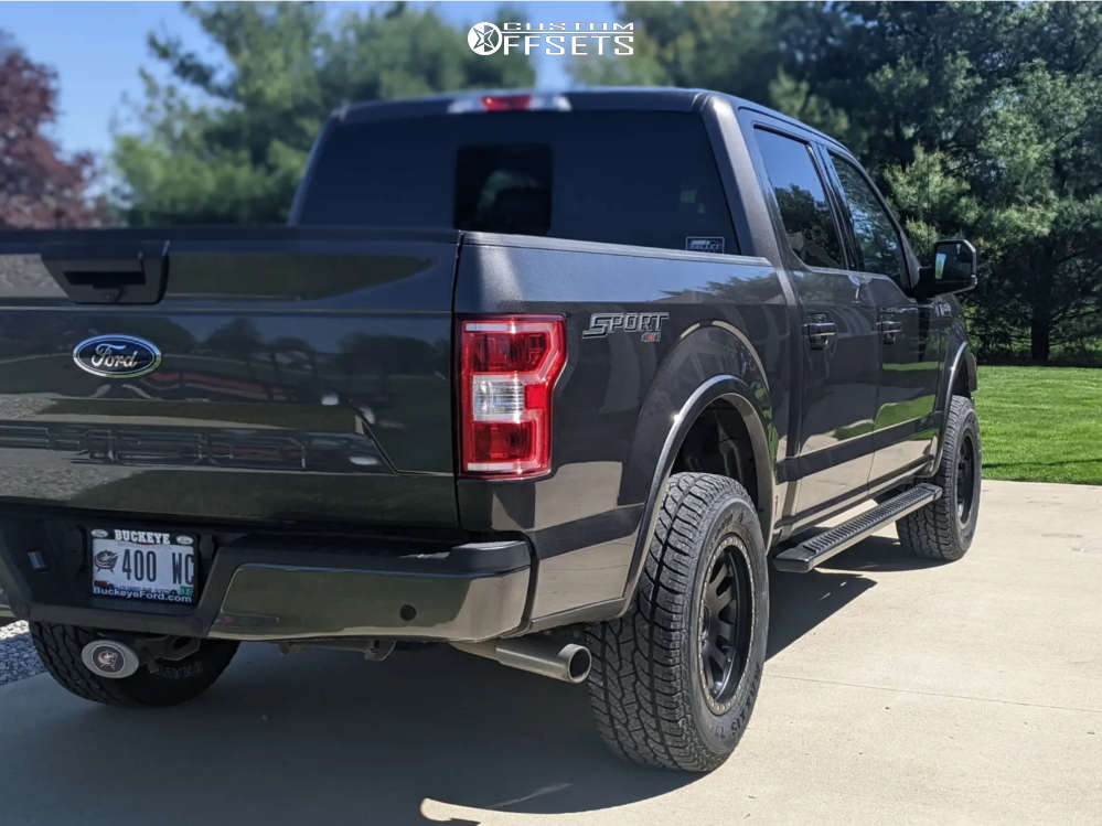 2019 Ford F-150 with 18x9 Pro Comp Series 46 and 285/65R18 Maxxis Bravo ...