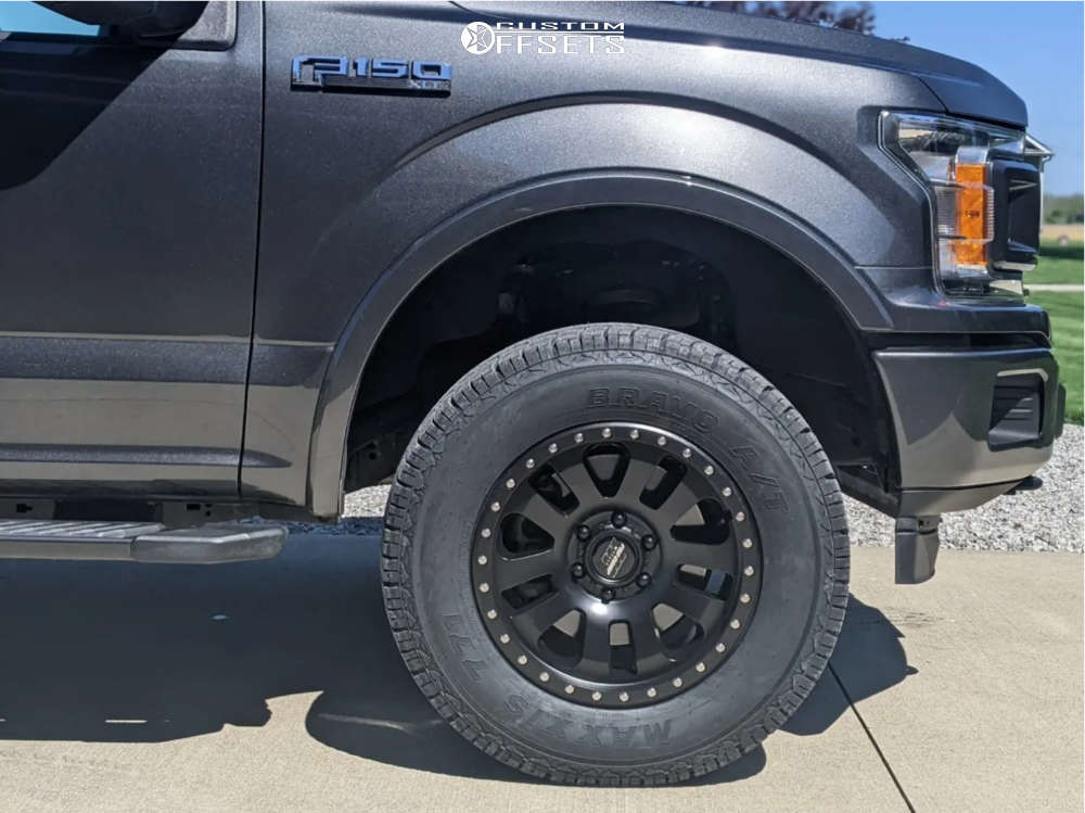 2019 Ford F-150 with 18x9 Pro Comp Series 46 and 285/65R18 Maxxis Bravo ...